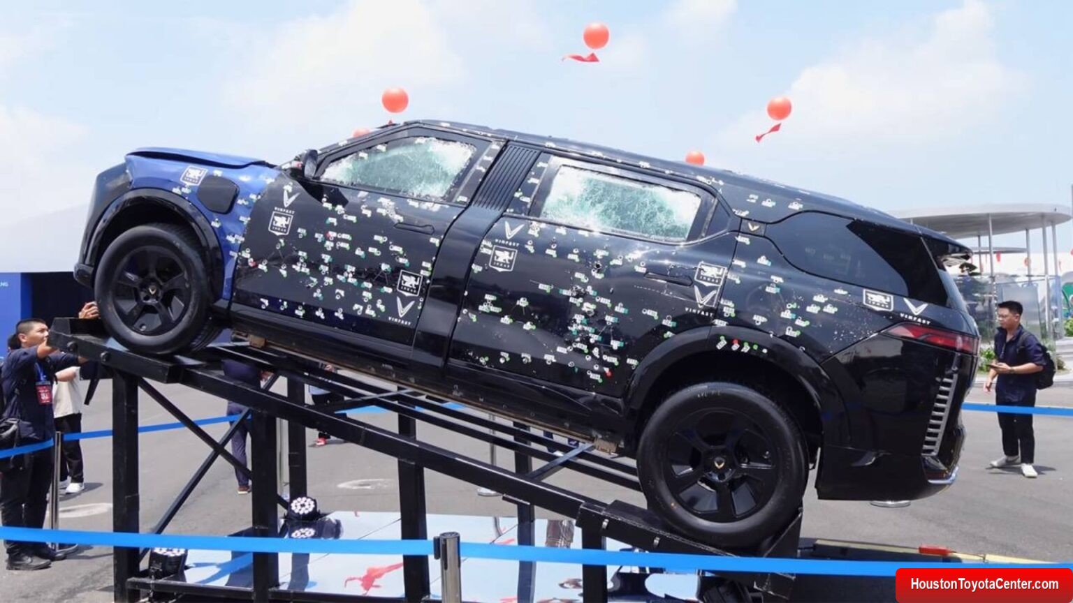 Vietnamese Electric SUV Defies Limits: Lac Hong 900 LX Withstands ...